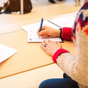 Best Practices for Handouts [Ultimate Guide] – Public Speaking Super Powers
